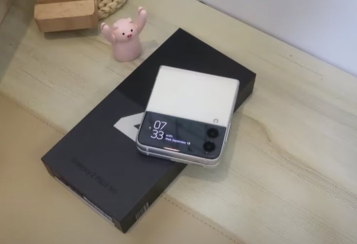 How To Enable Voice Commands On The Galaxy Z Flip 3 Camera App